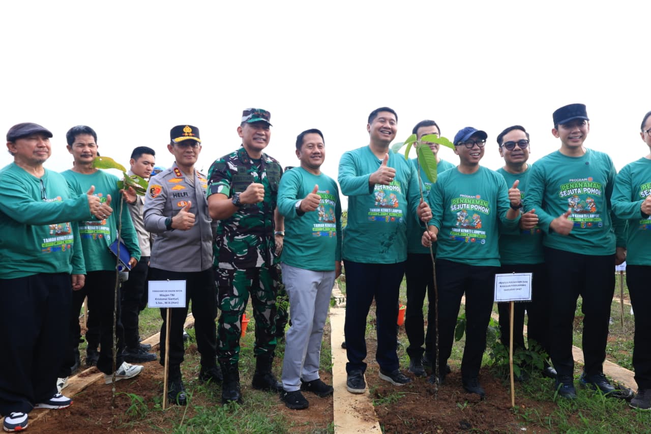 Kapolda Lampung Tanam Pohon Bareng Menteri PKP, REI Targetkan 1 Juta ...